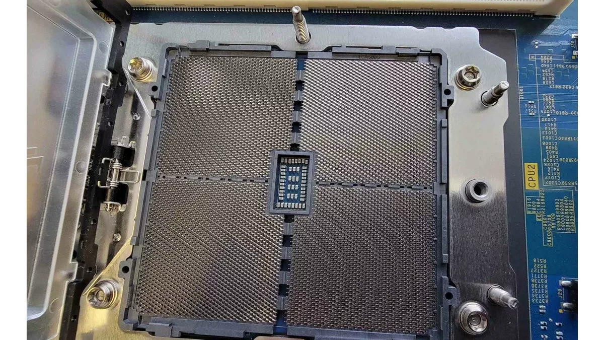 AMD Epyc Genoa en Zen 4 : à quoi ressemble le nouveau socket SP5