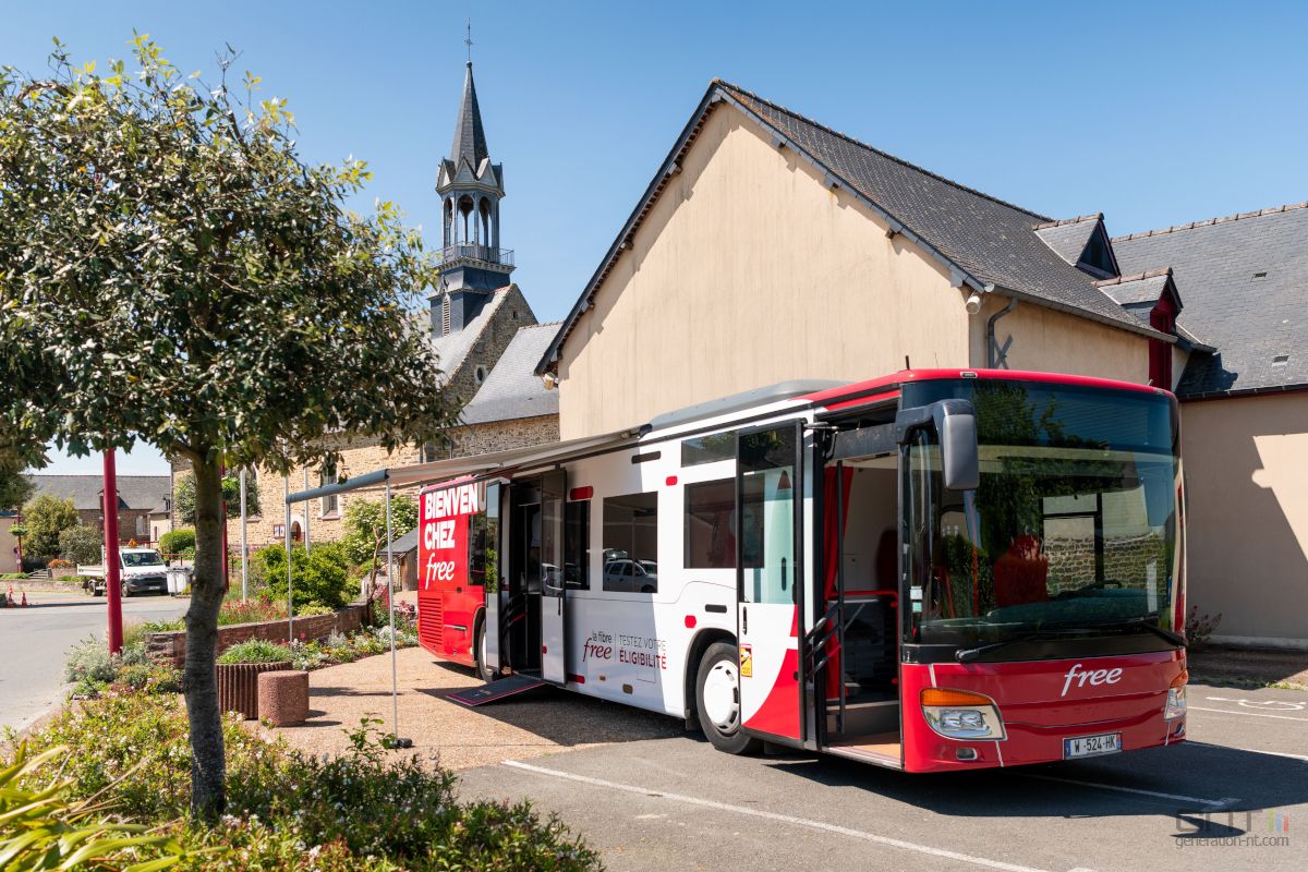 Free transforme un bus en boutique pour sillonner la Bretagne