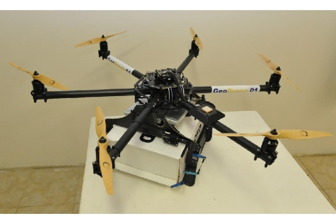 La Poste : un drone de livraison de colis testé avec GeoPost dans le Var