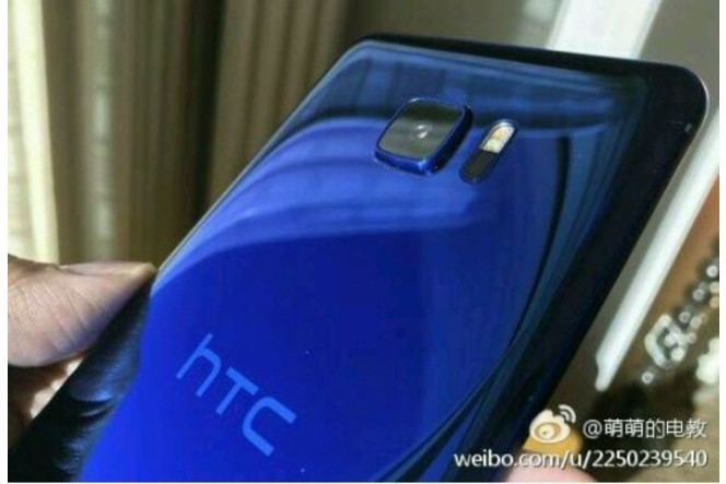 HTC Ocean Note : les premières images du smartphone avec son écran ...