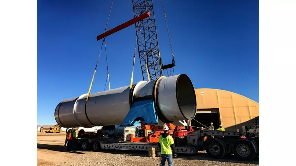 Hyperloop One installe le premier tube de la piste d'essai DevLoop