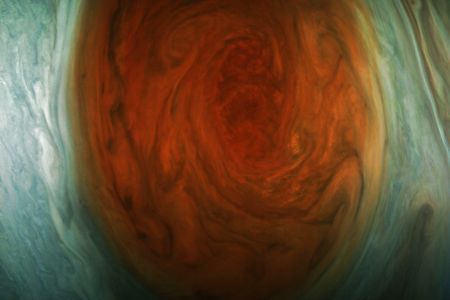 Juno : premières images de la Grande tache rouge de Jupiter