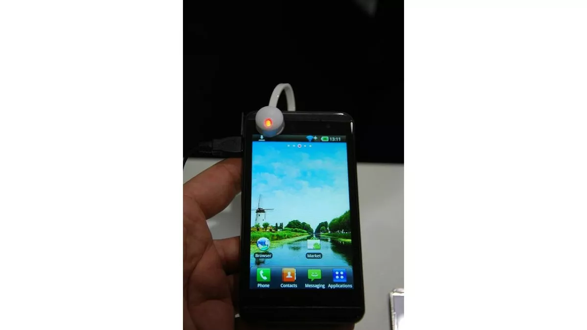 MWC 2011 : LG Optimus 3D ou la séduction de la 3D