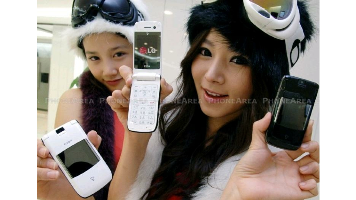 LG SH460 : premières infos sur le téléphone mobile clamshell