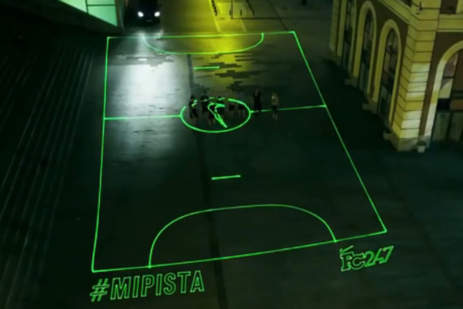 Marketing : Nike installe des terrains de football éphémères avec des ...