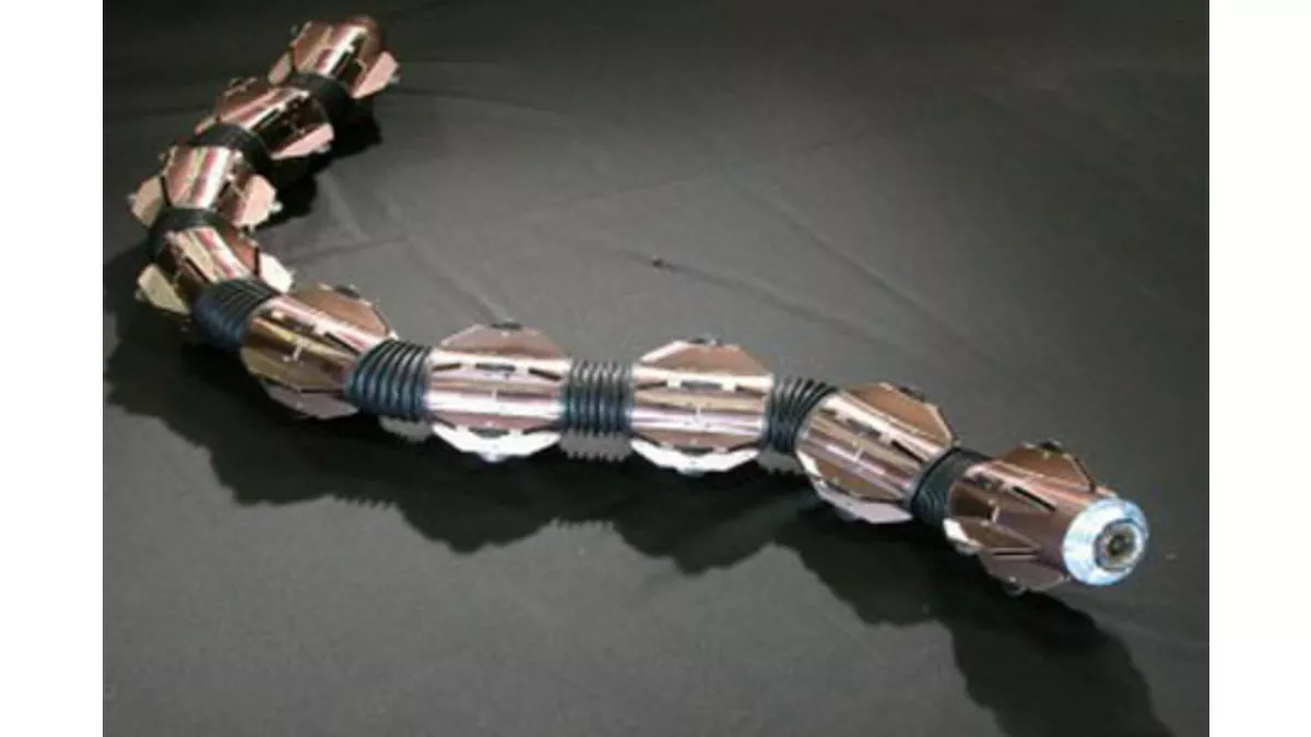 HiBot présente l'ACM-R5 un robot serpent amphibie