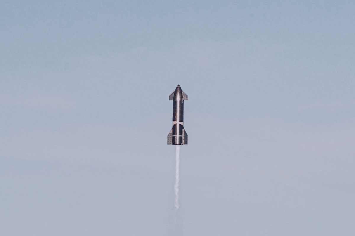 Starship : SN8 s'envole en haute altitude et explose à l'atterrissage