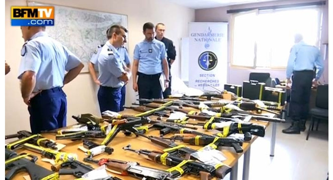 Trafic d'armes sur Internet : 44 personnes en garde à vue