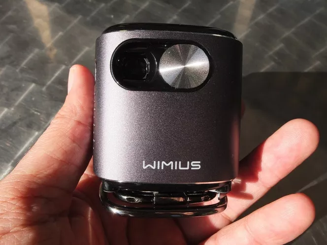 Test WiMiUS Q2, le mini-projecteur qui tient dans la main